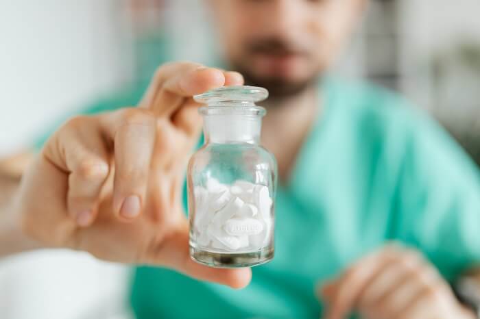 Jak zostać farmaceutą? Ile się zarabia na tym stanowisku? - Blog GoWork.pl
