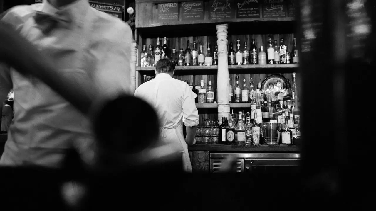 Barman – jak zostać barmanem i jakie wymagania trzeba spełnić ...